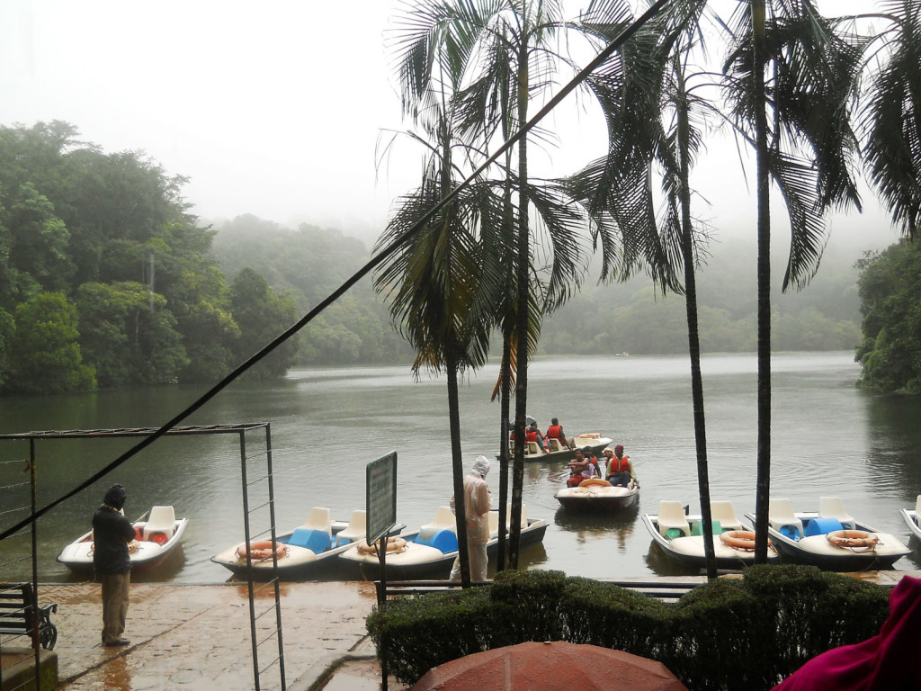 Pookode Lake Wayanad - India Travel Blog