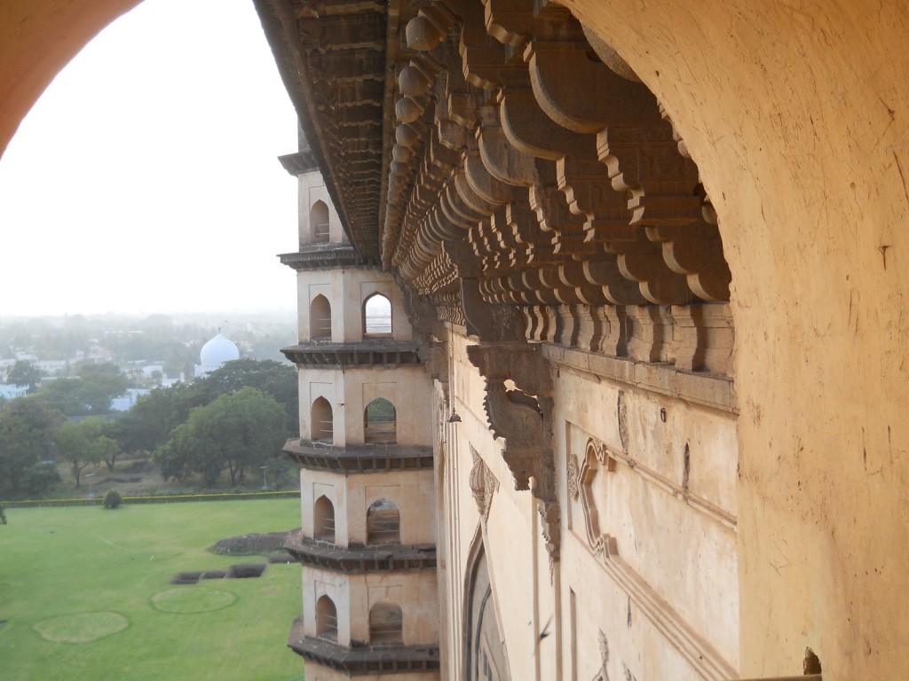 Visiting The Gol Gumbaz Mausoleum - India Travel Blog