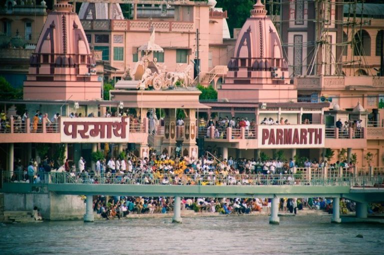 10 Best Ashrams In India For Yoga And Meditation - India Travel Blog